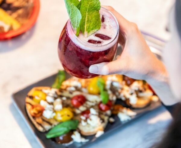 Pub & Bistro, Alfresco Dining - The Carindale Hotel, Brisbane