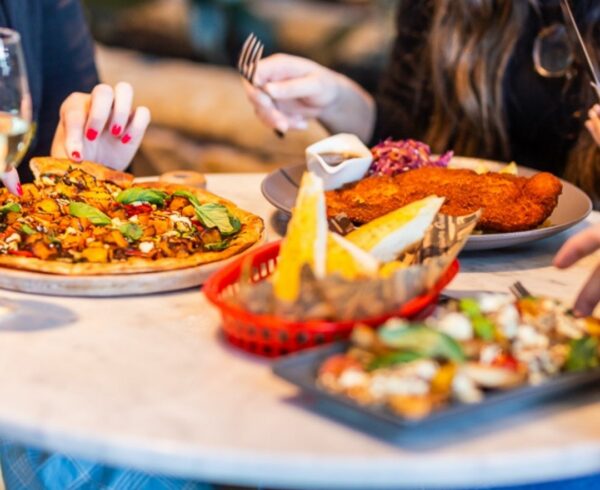 Pub & Bistro, Alfresco Dining - The Carindale Hotel, Brisbane