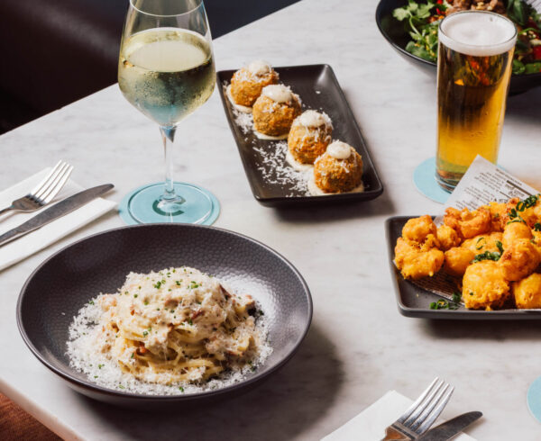 Pub & Bistro, Alfresco Dining - The Carindale Hotel, Brisbane